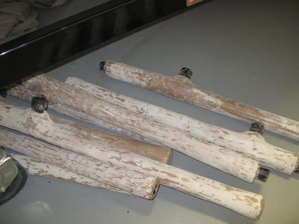 Backgrounds and aquascaping large aquariums | MonsterFishKeepers.com