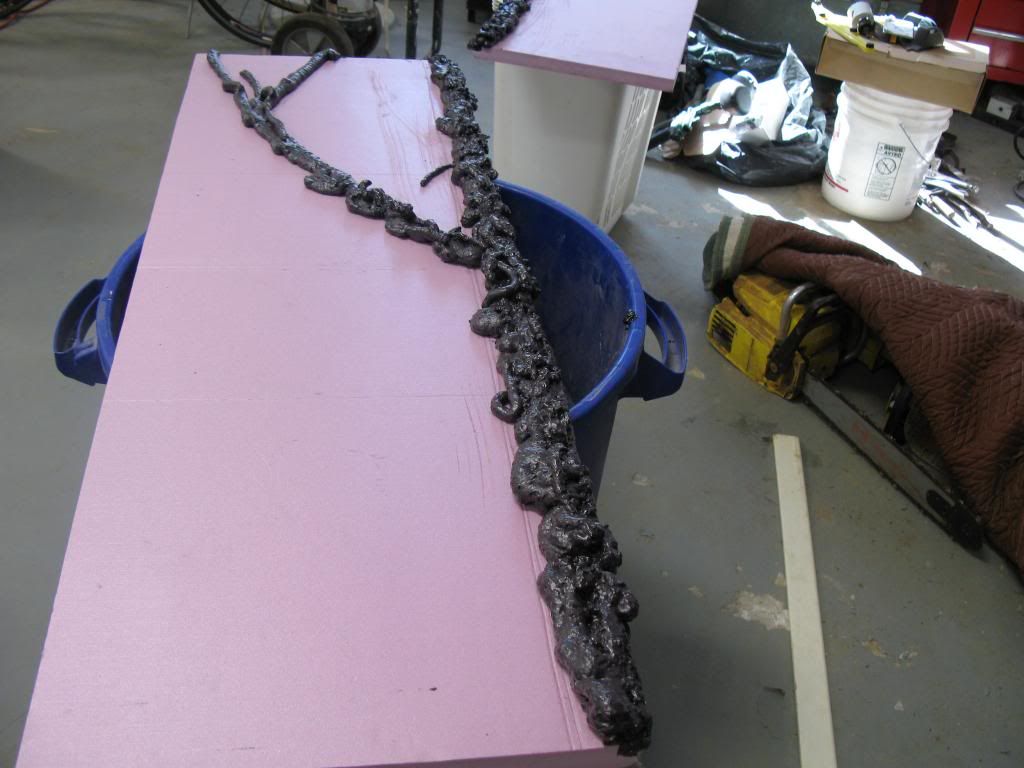 Backgrounds and aquascaping large aquariums | MonsterFishKeepers.com